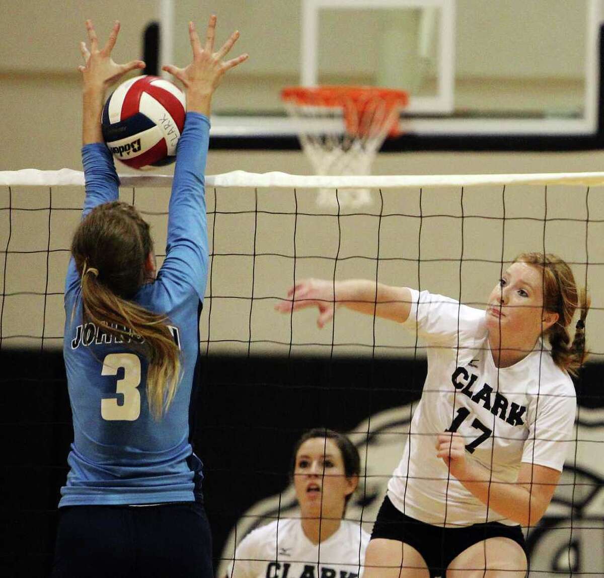 Top-ranked Johnson flexes muscles