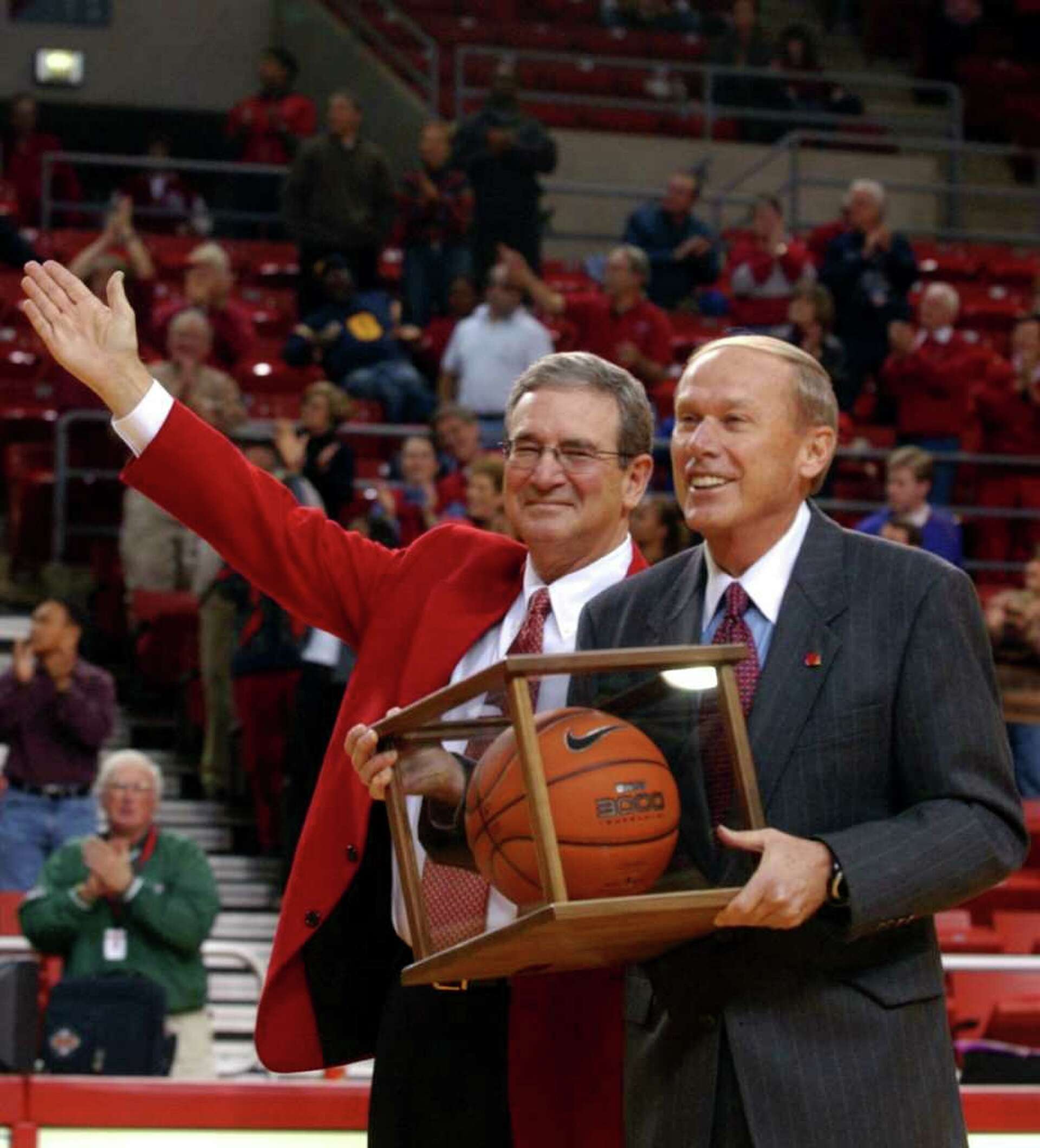 Billy Tubbs set to retire from Lamar University