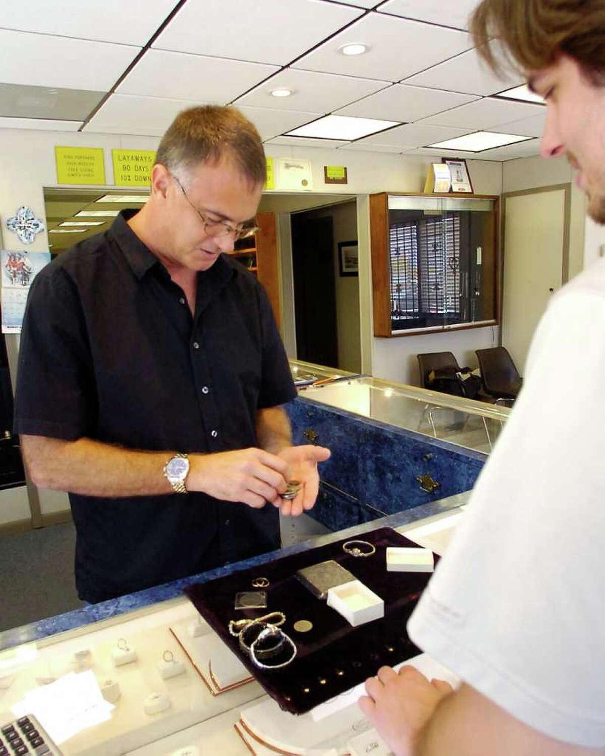 Locals trade in jewelry, teeth as gold prices hit new records