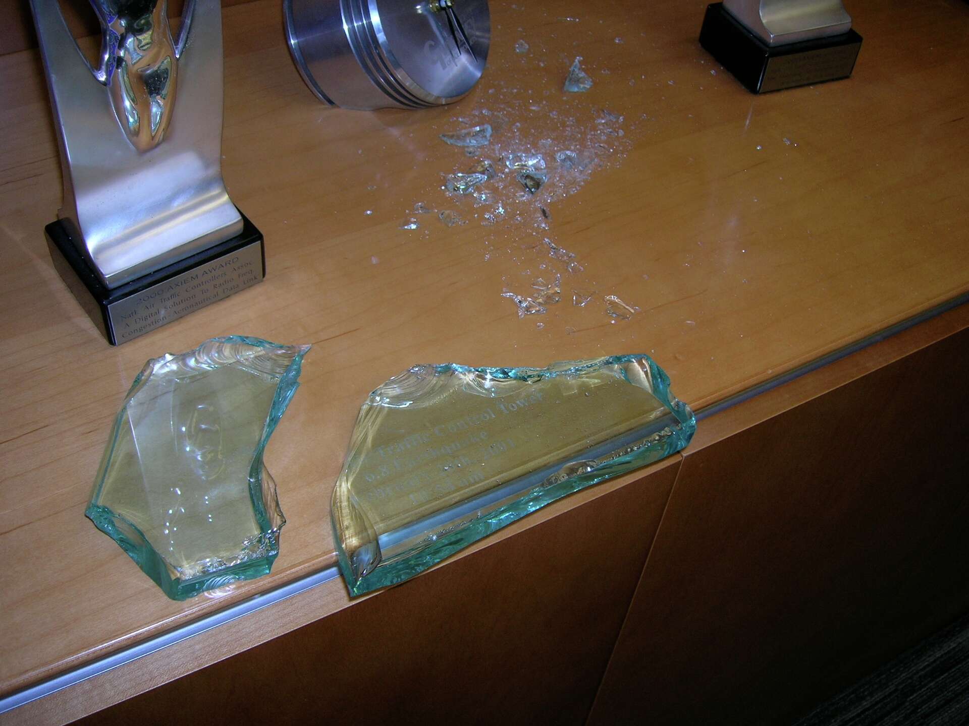 Glass from Sea-Tac tower breaks in D.C. quake