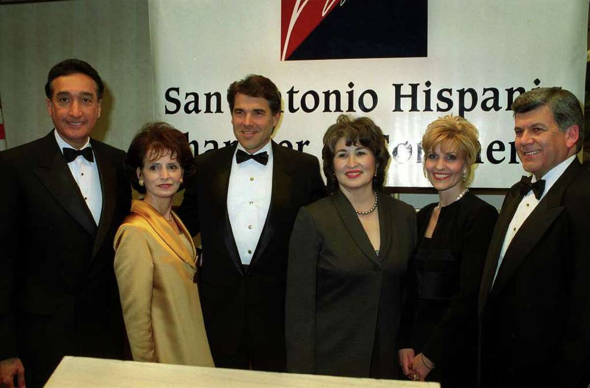 Group seeks to add former mayor's name to San Antonio airport