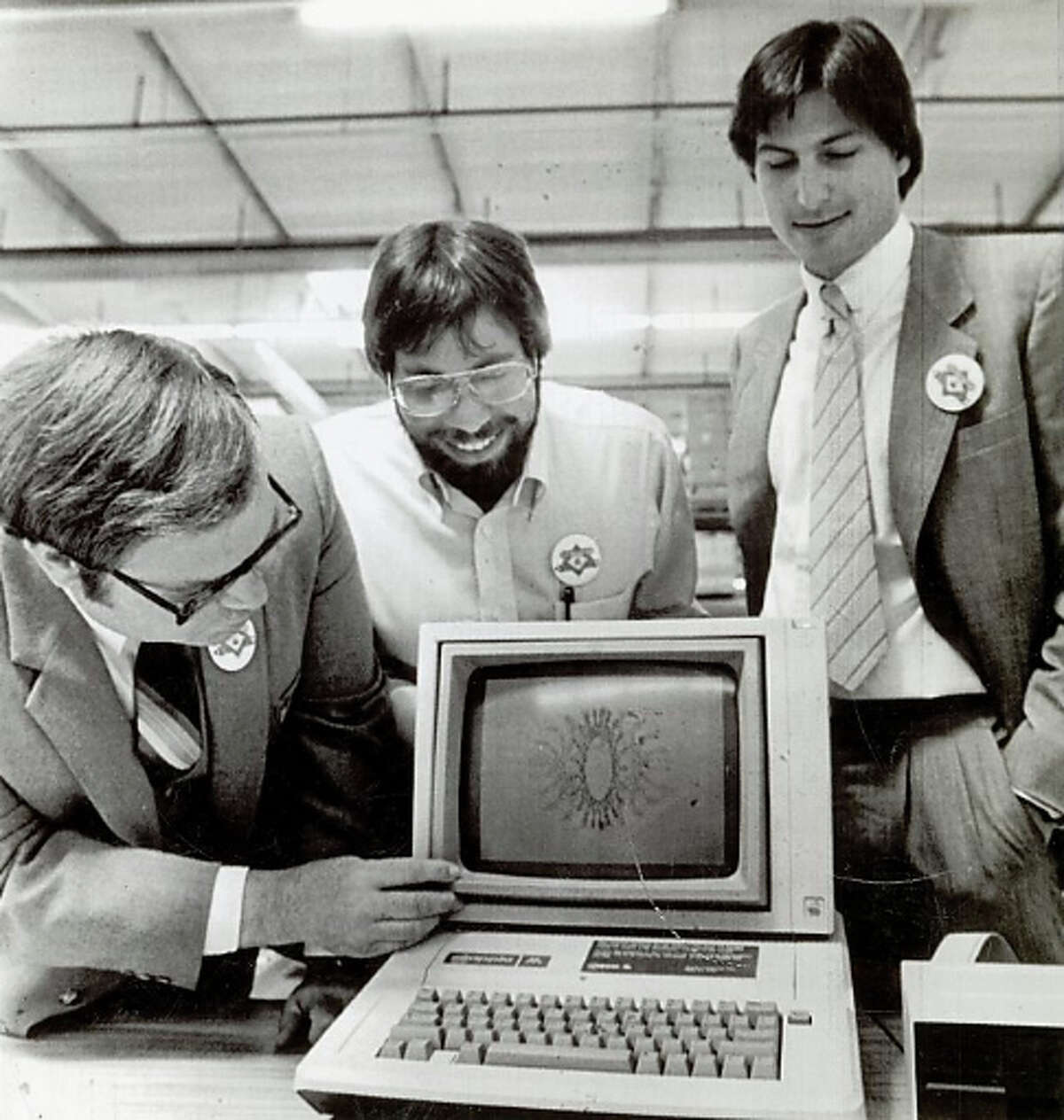 Steve Jobs resigns as Apple CEO