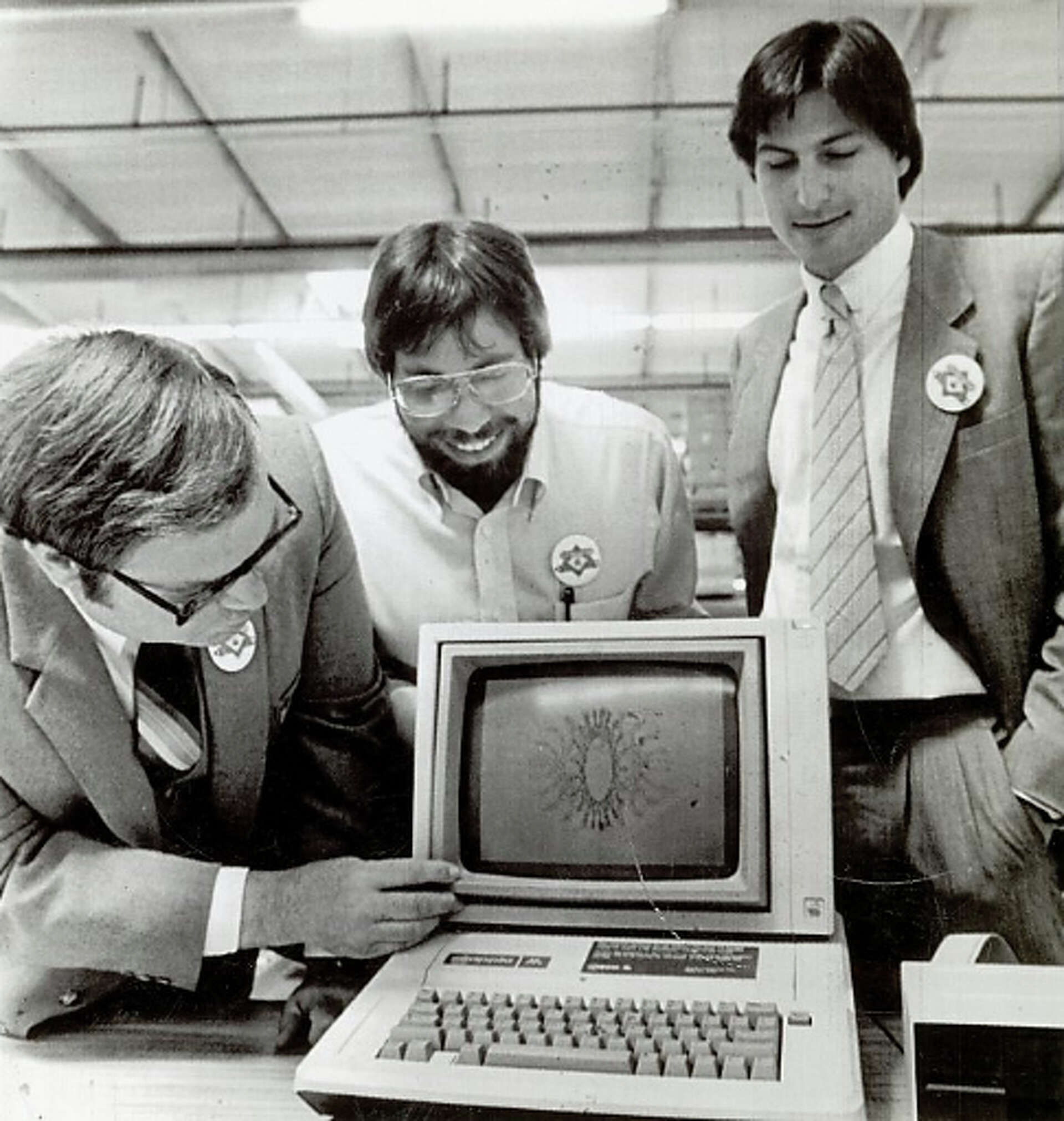 Steve Jobs resigns as Apple CEO