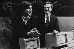 Steve Jobs resigns as Apple CEO