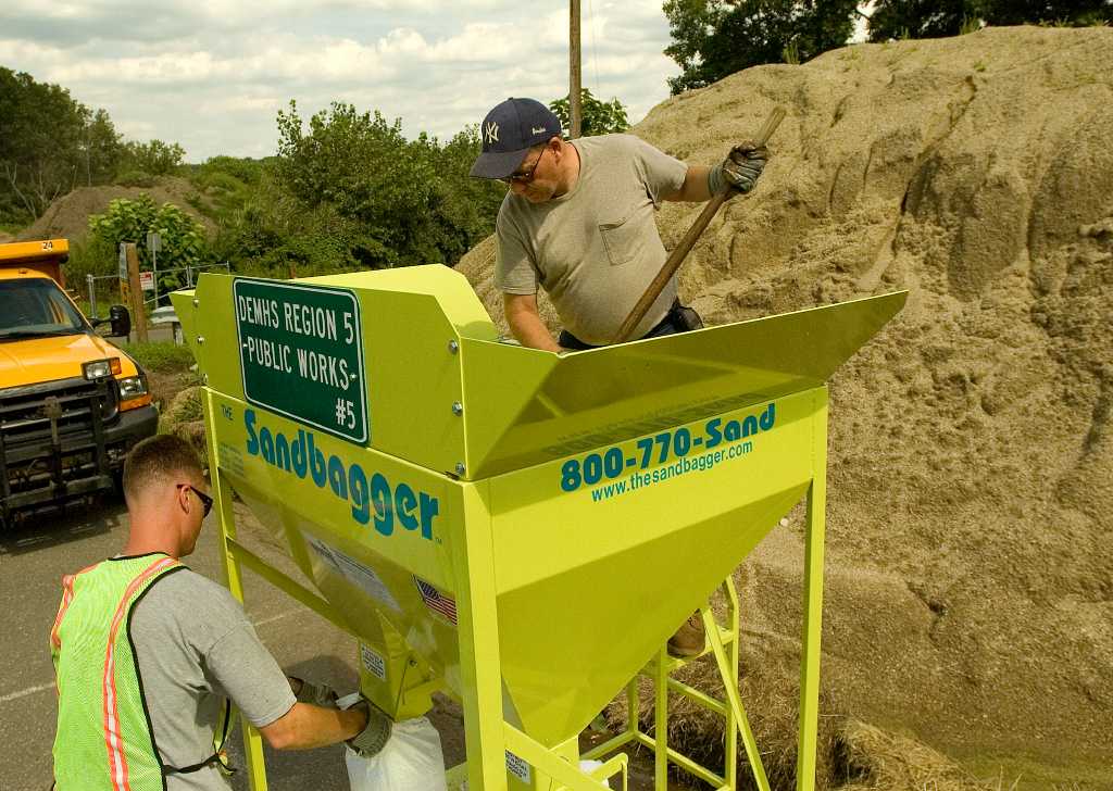Sandbagging machines can help towns prepare for hurricane