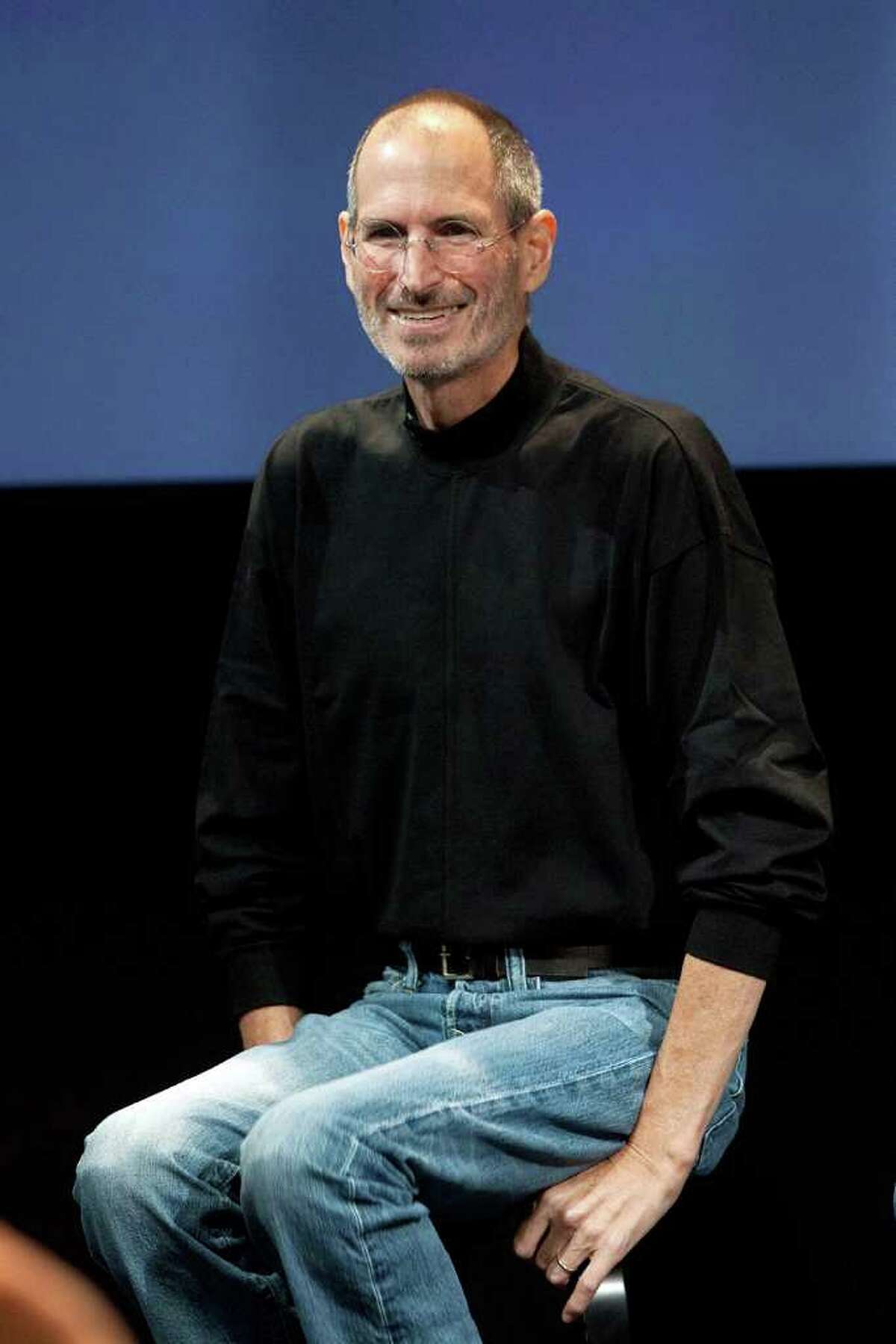 Steve Jobs resigns as Apple CEO