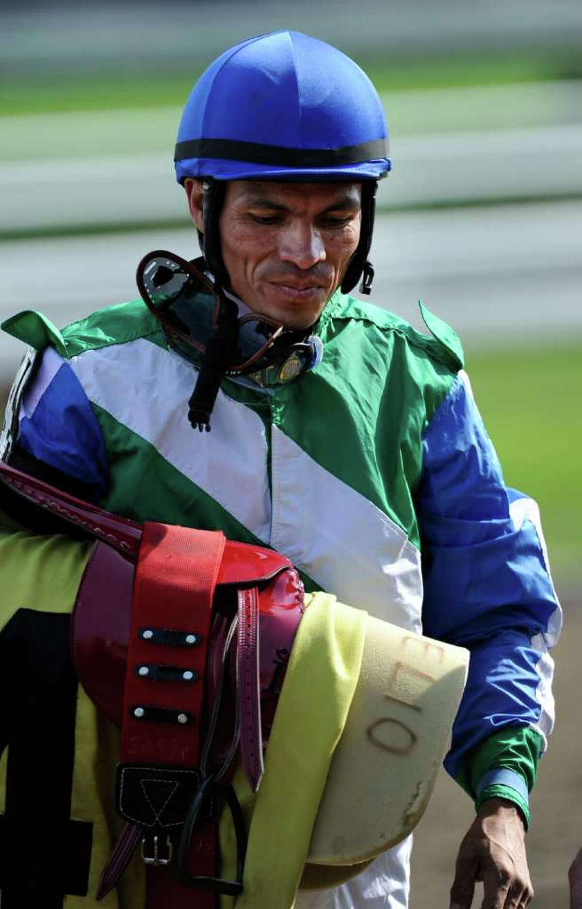 Jockey bonds with Shackleford