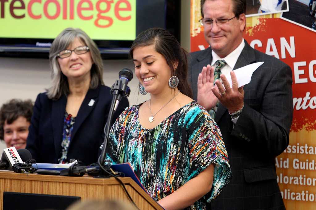 Mayor challenges high school kids