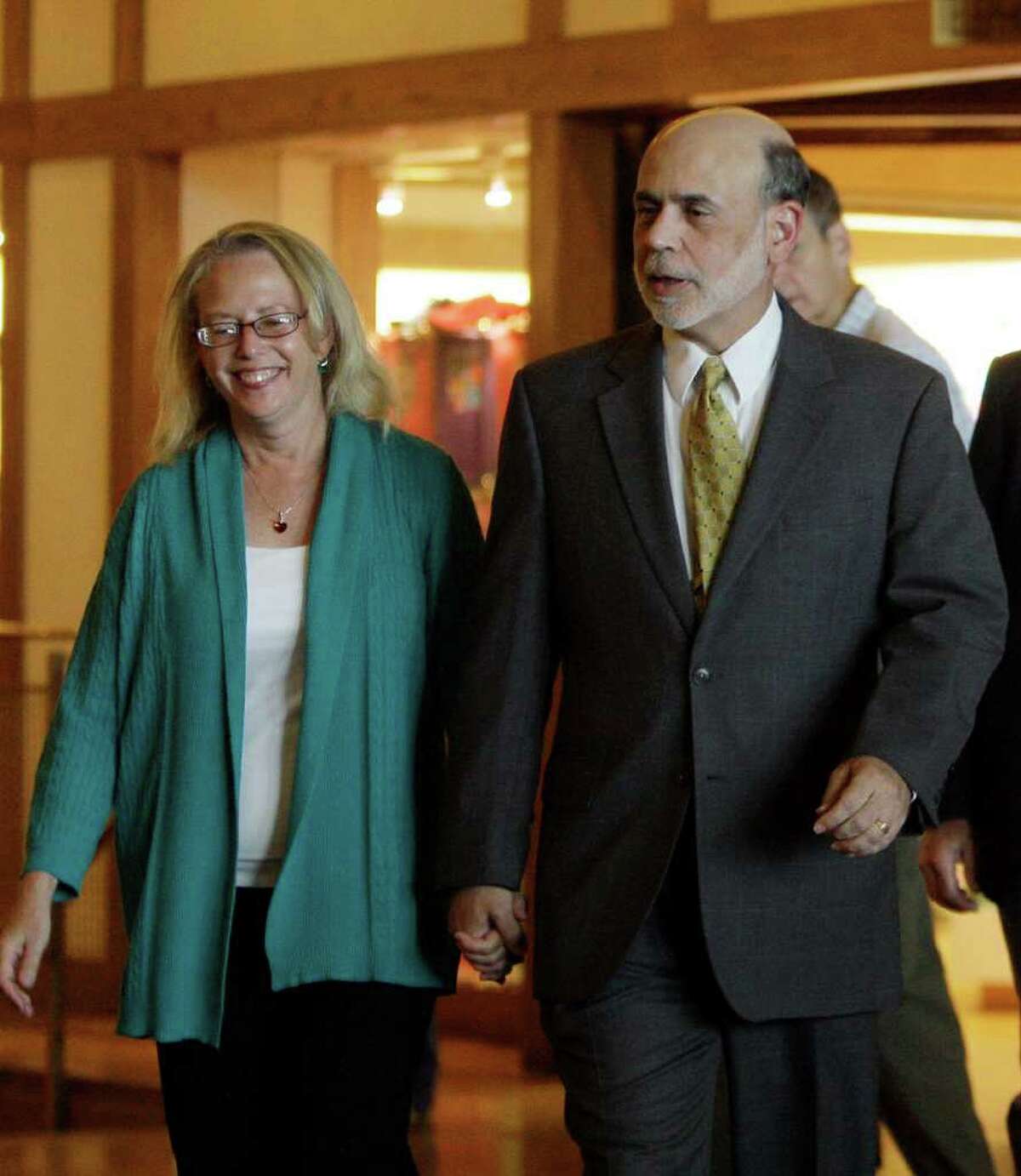 Bernanke chides bickering lawmakers