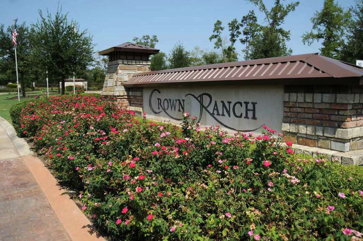 Residents say Crown Ranch lacks promised amenities