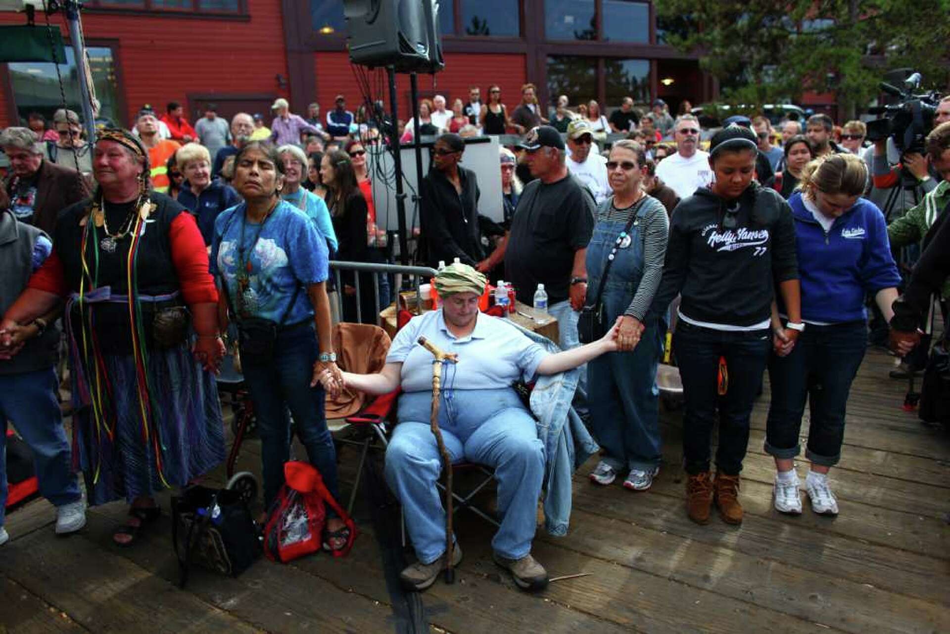 Family, city leaders remember woodcarver shot by police