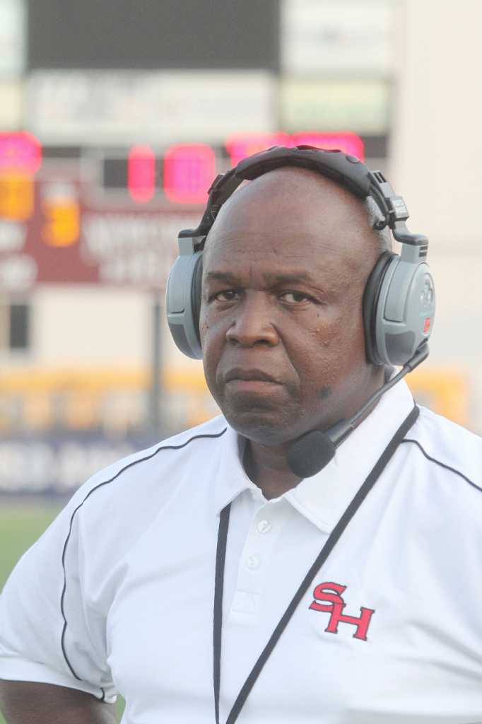 Football: South Houston starts slowly