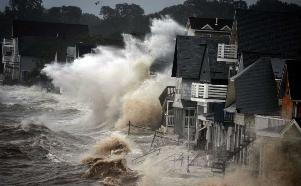 Photographer awestruck after catching a wave