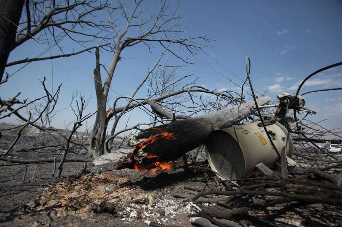 Texas wildfire destroys more than 30 homes