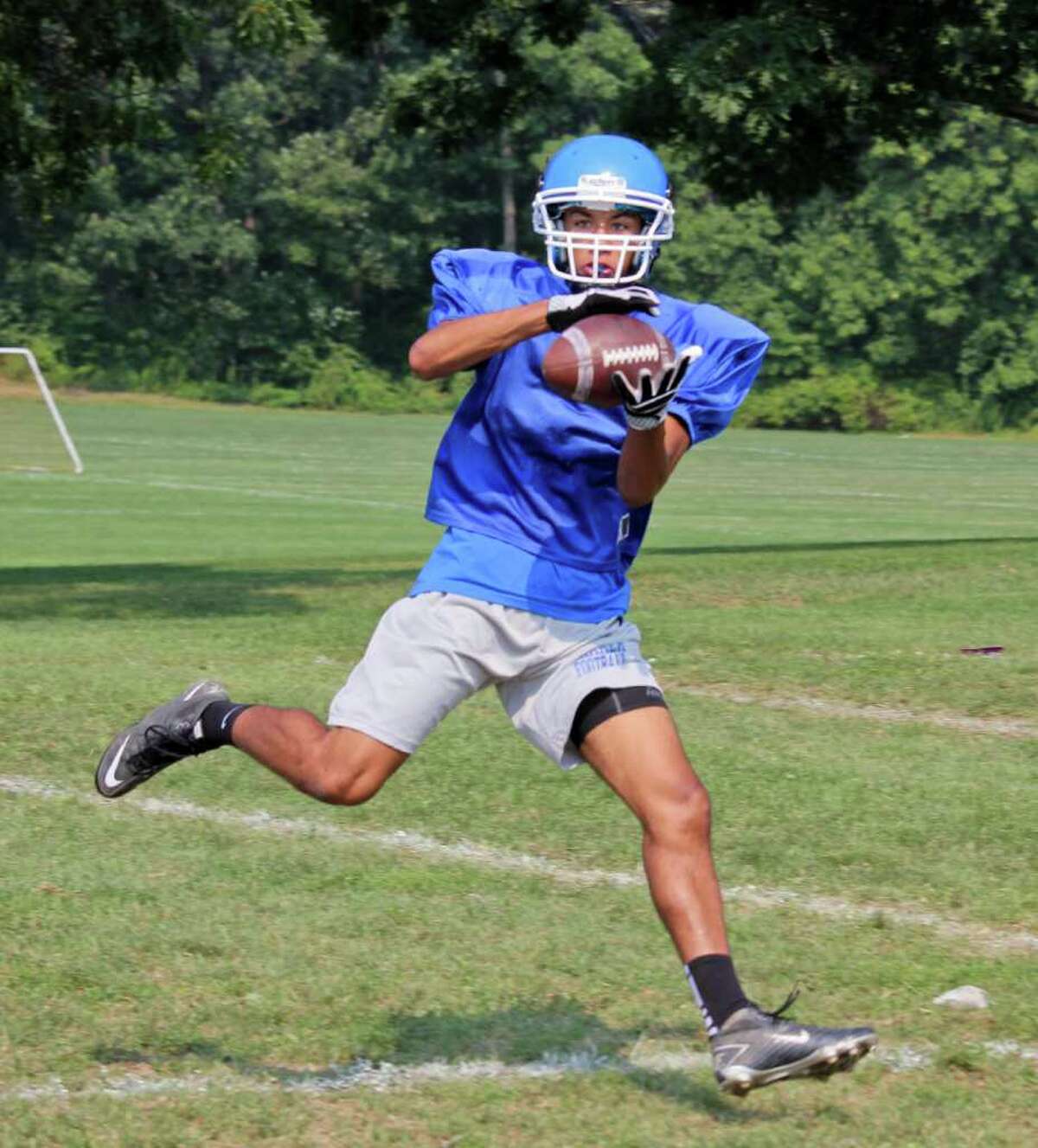 Teams set to kick off 2011 football season
