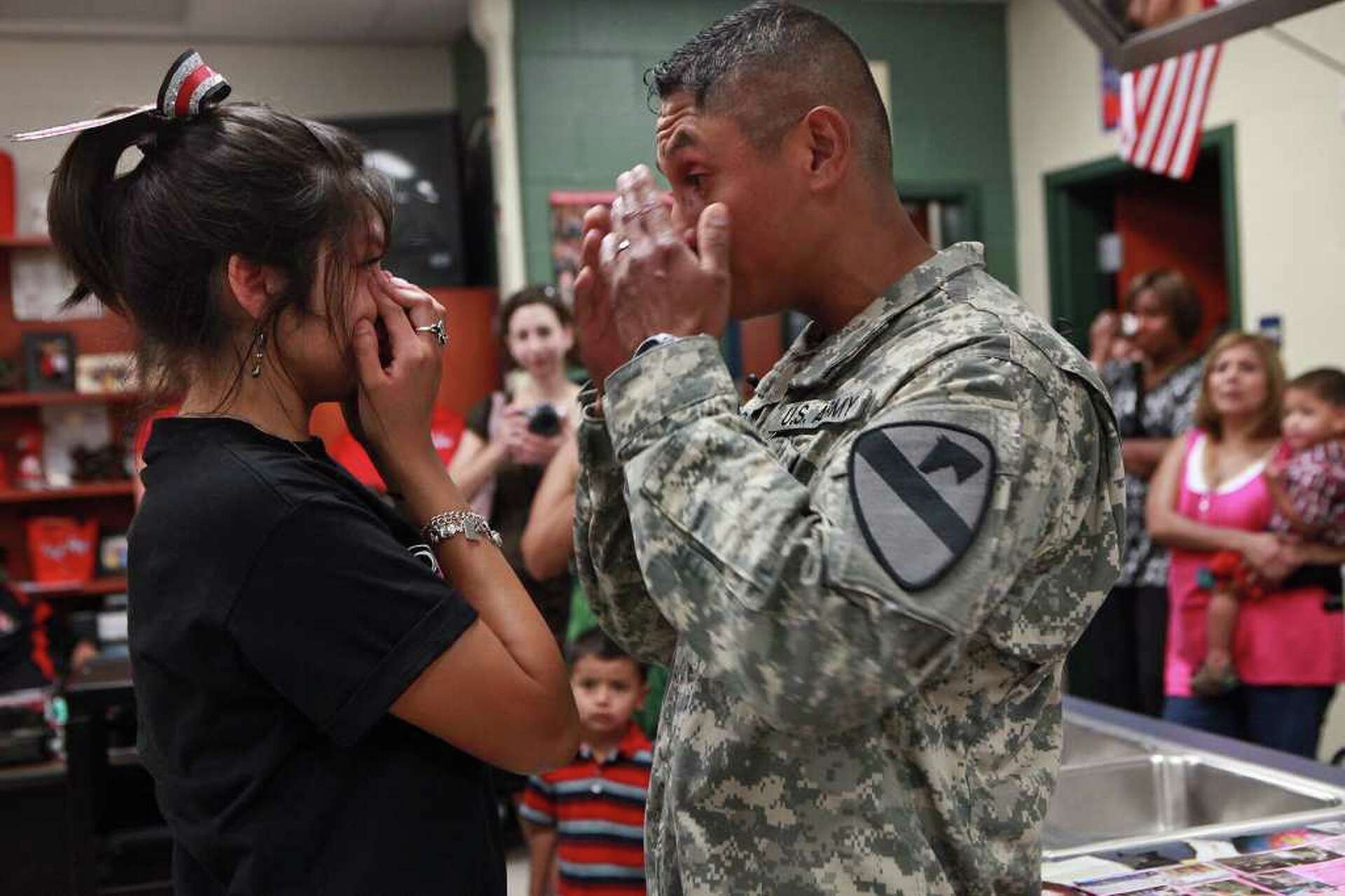 Dad arrives from Iraq to surprise his children