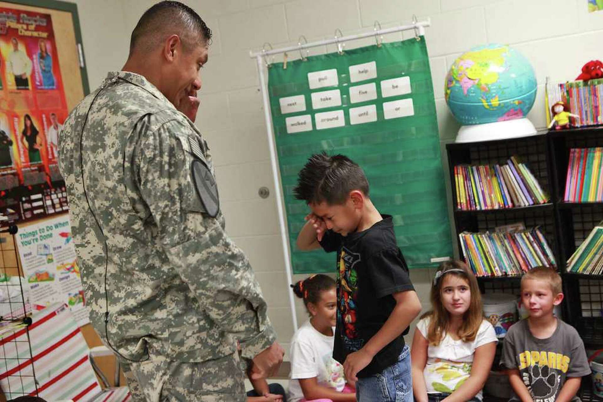 Dad arrives from Iraq to surprise his children