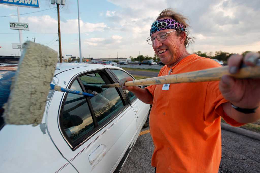 Volunteers work to get rid of illegal signs