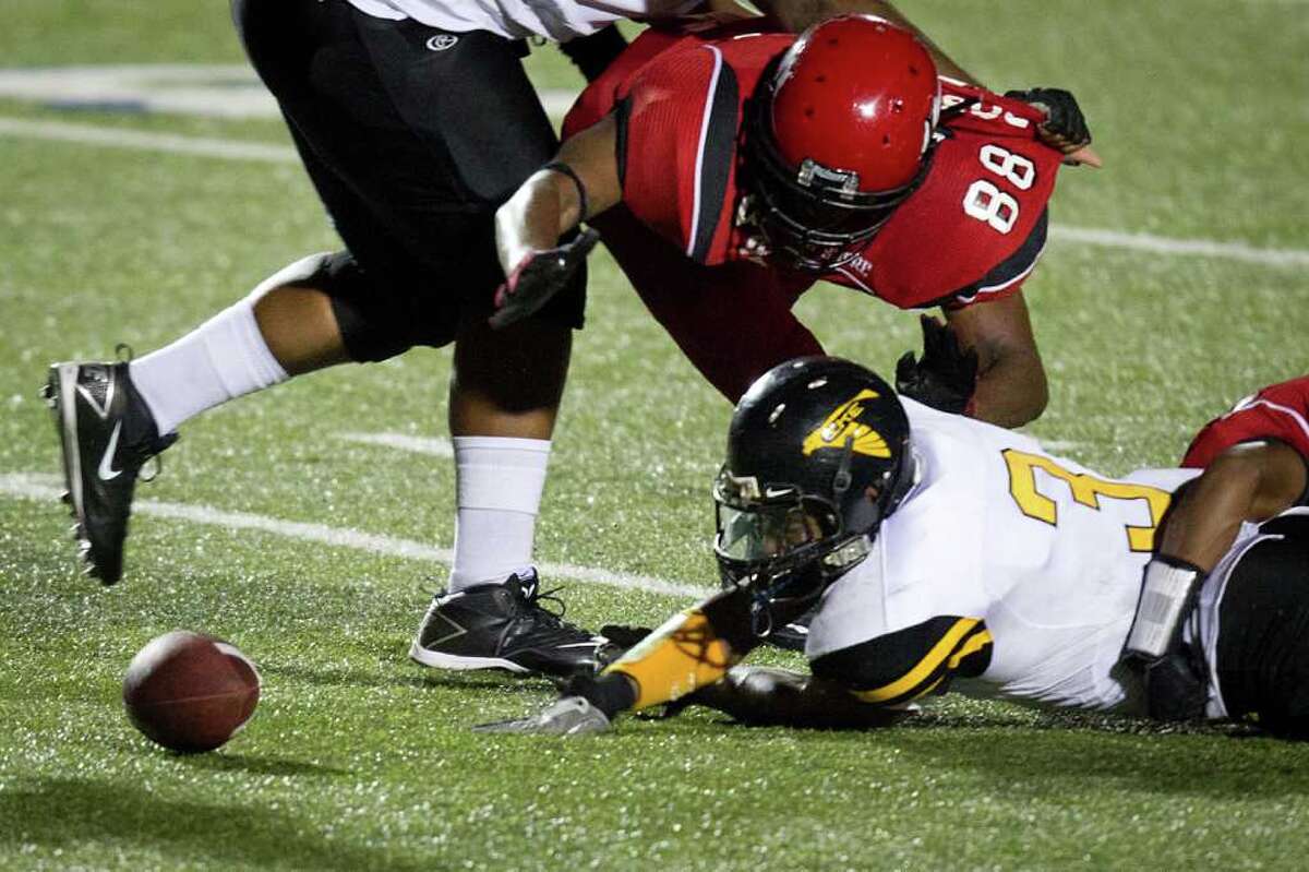 Mourning player's death, Eisenhower suffers big loss against North Shore