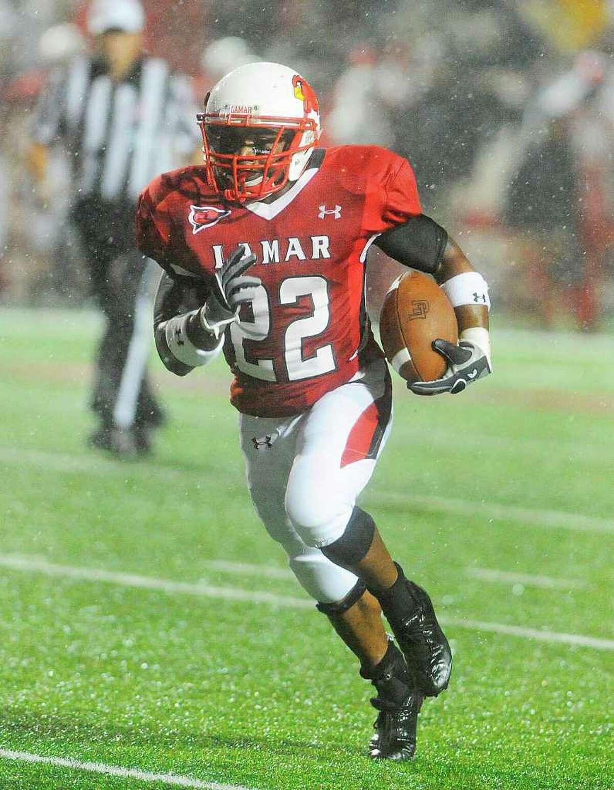 Garrett sets records as Lamar wins opener