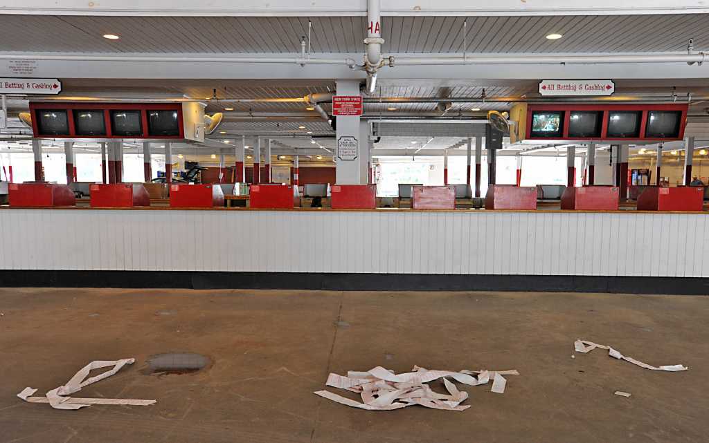 Photos: Packing up the track