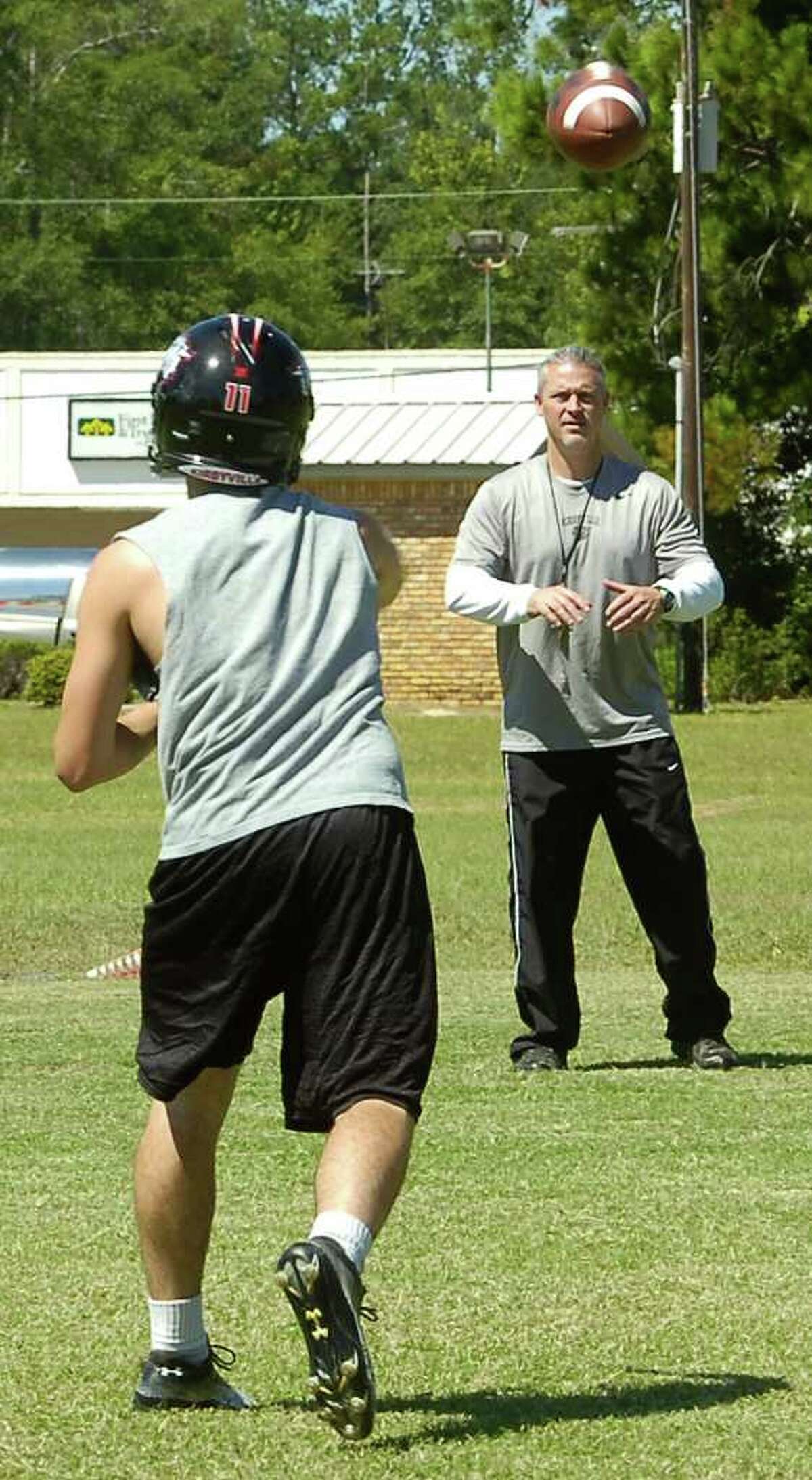 Vidor's Mathews, Kirbvyille's Neece to put friendship aside Friday