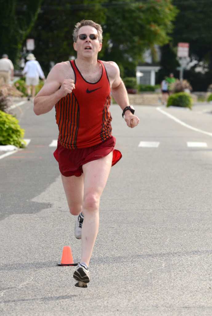Harding wins 10-mile race, Herbert takes women's division