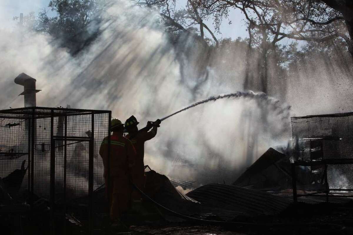South Bexar fire sends 60 fleeing