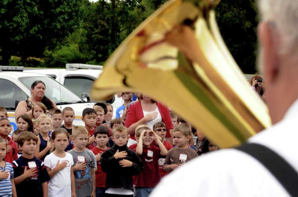Solemnly, hundreds pause