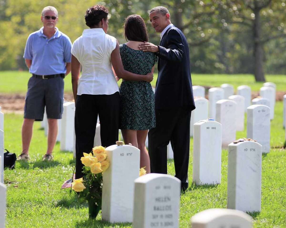 Obama calls on America for volunteerism, unity