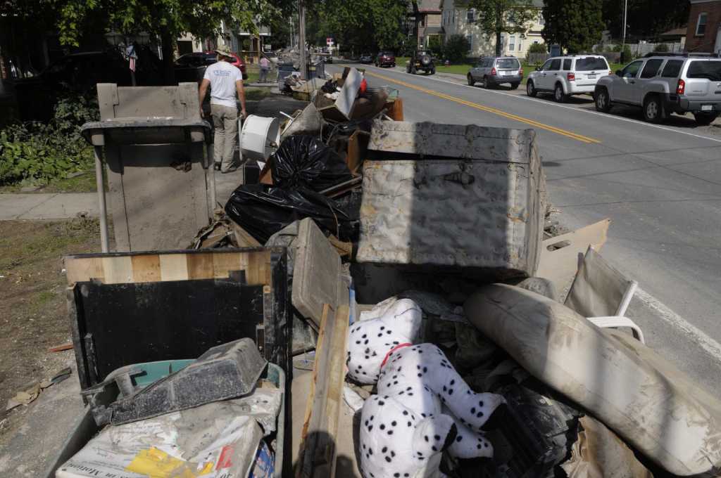 Cleanup begins in Rotterdam Junction, again