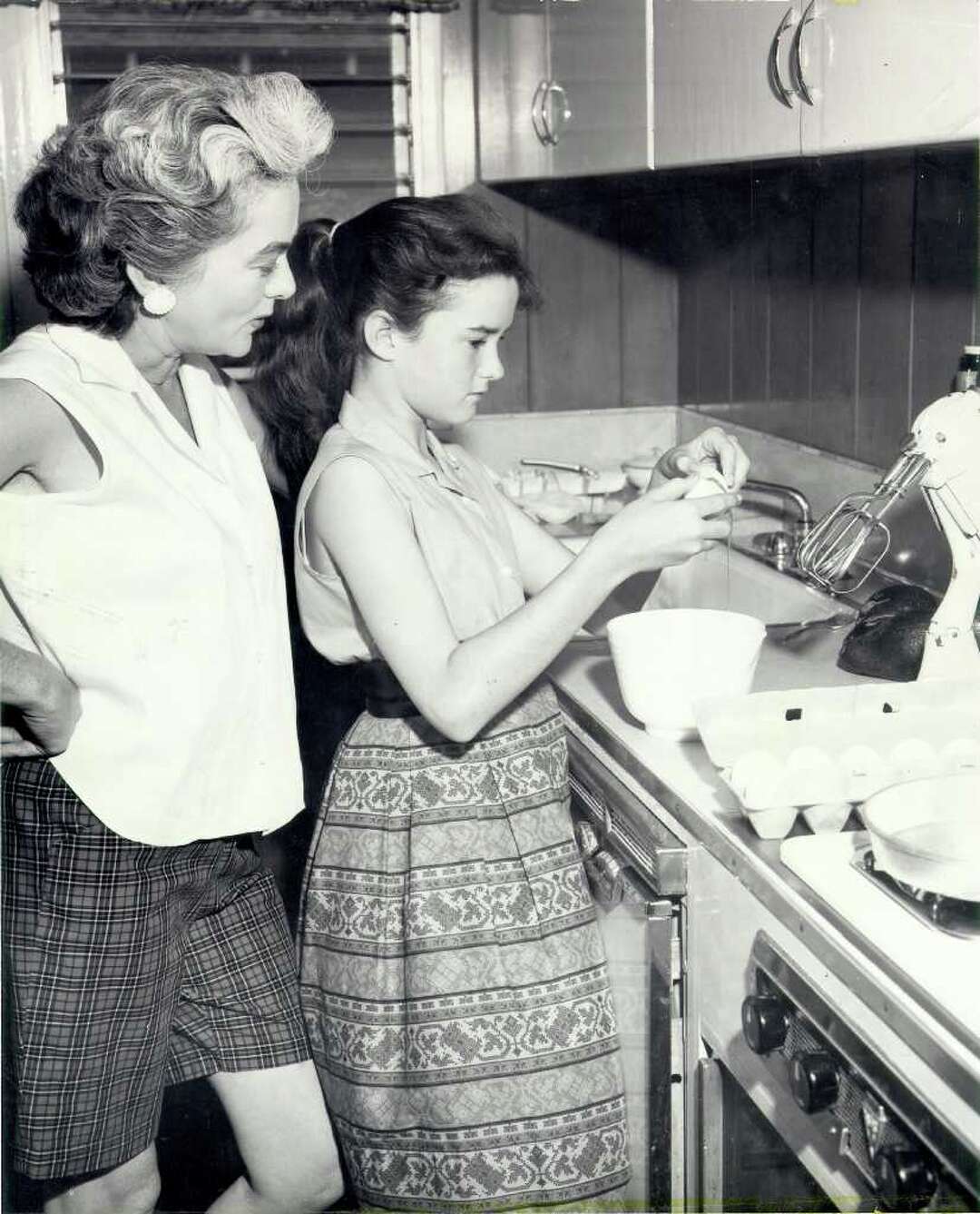 Heloise continues tradition of helpful hints for 50 years