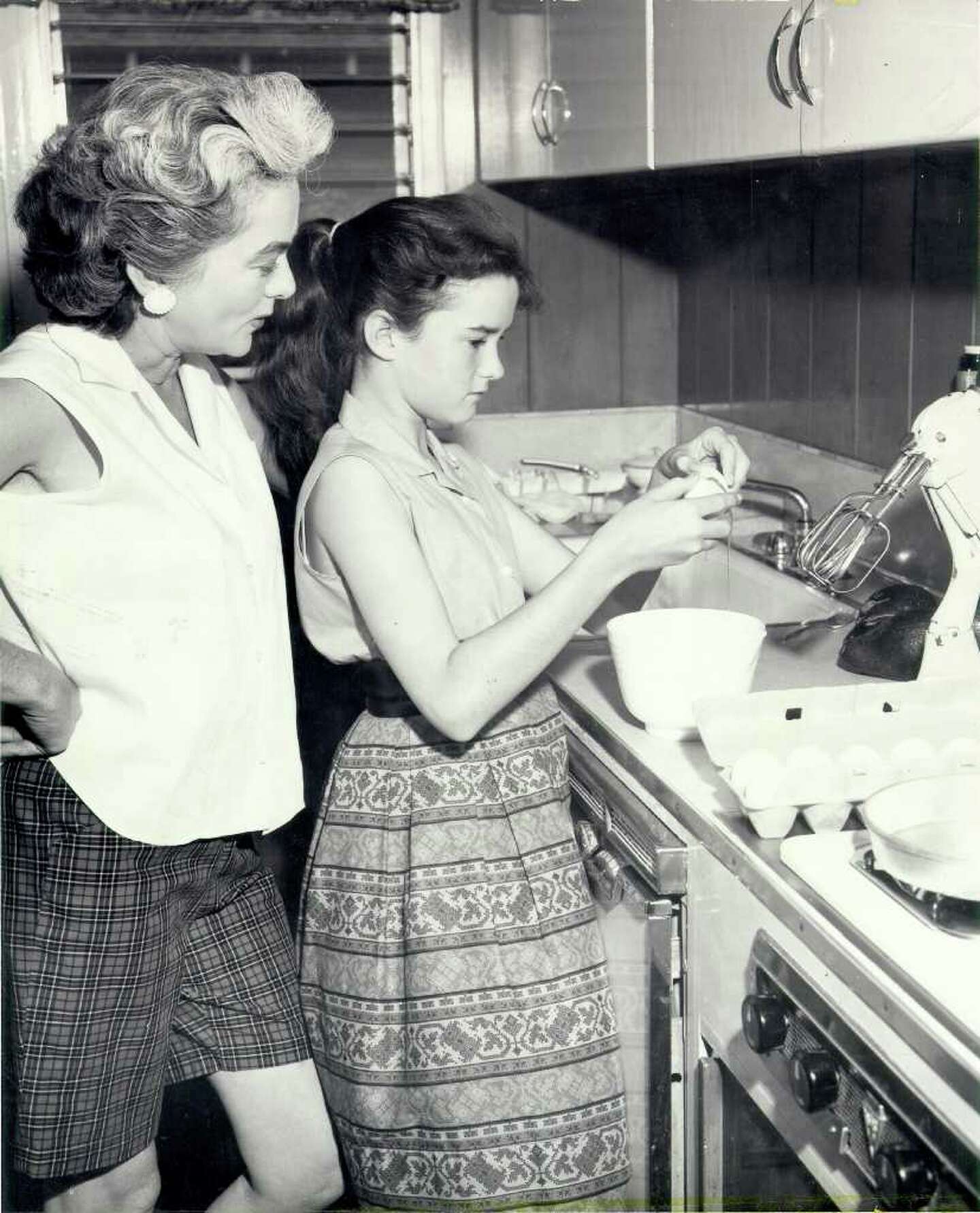 Heloise continues tradition of helpful hints for 50 years