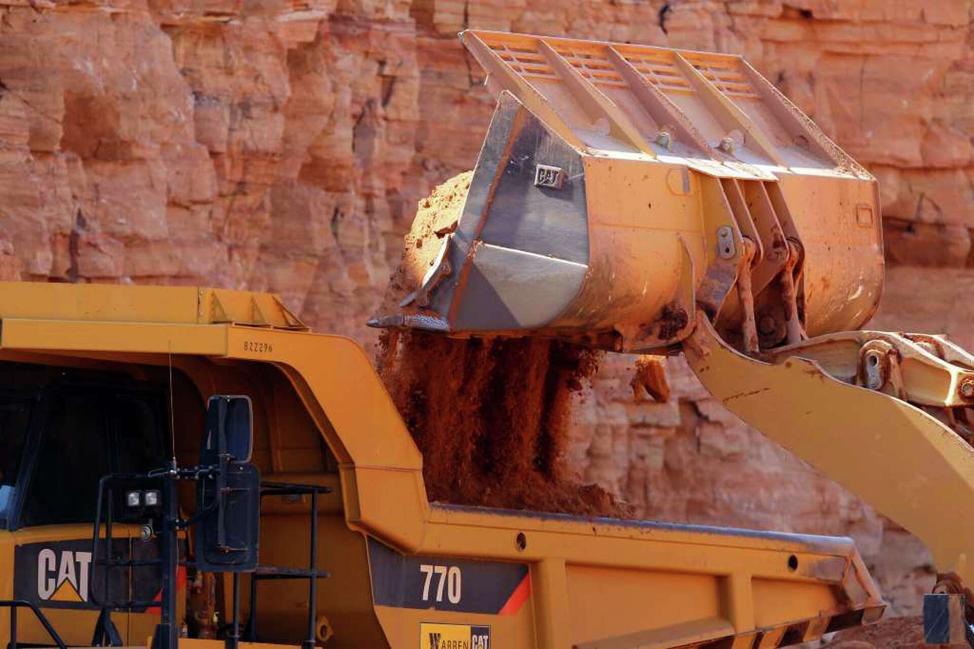 Sand mines boom along with fracking
