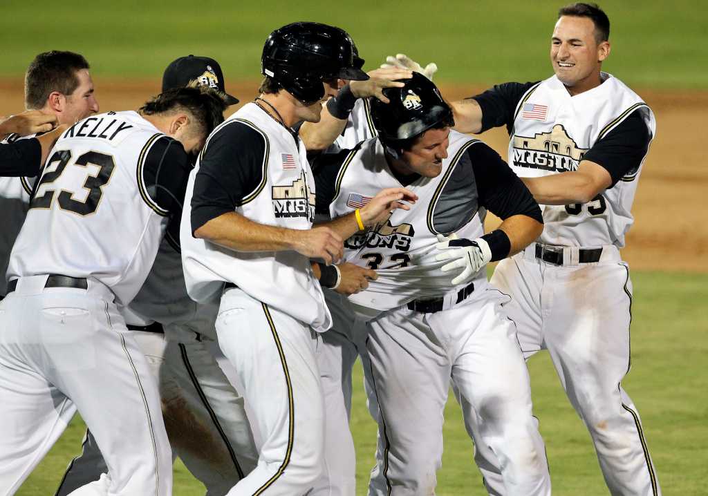 Missions rally in ninth: Four score and two wins to go