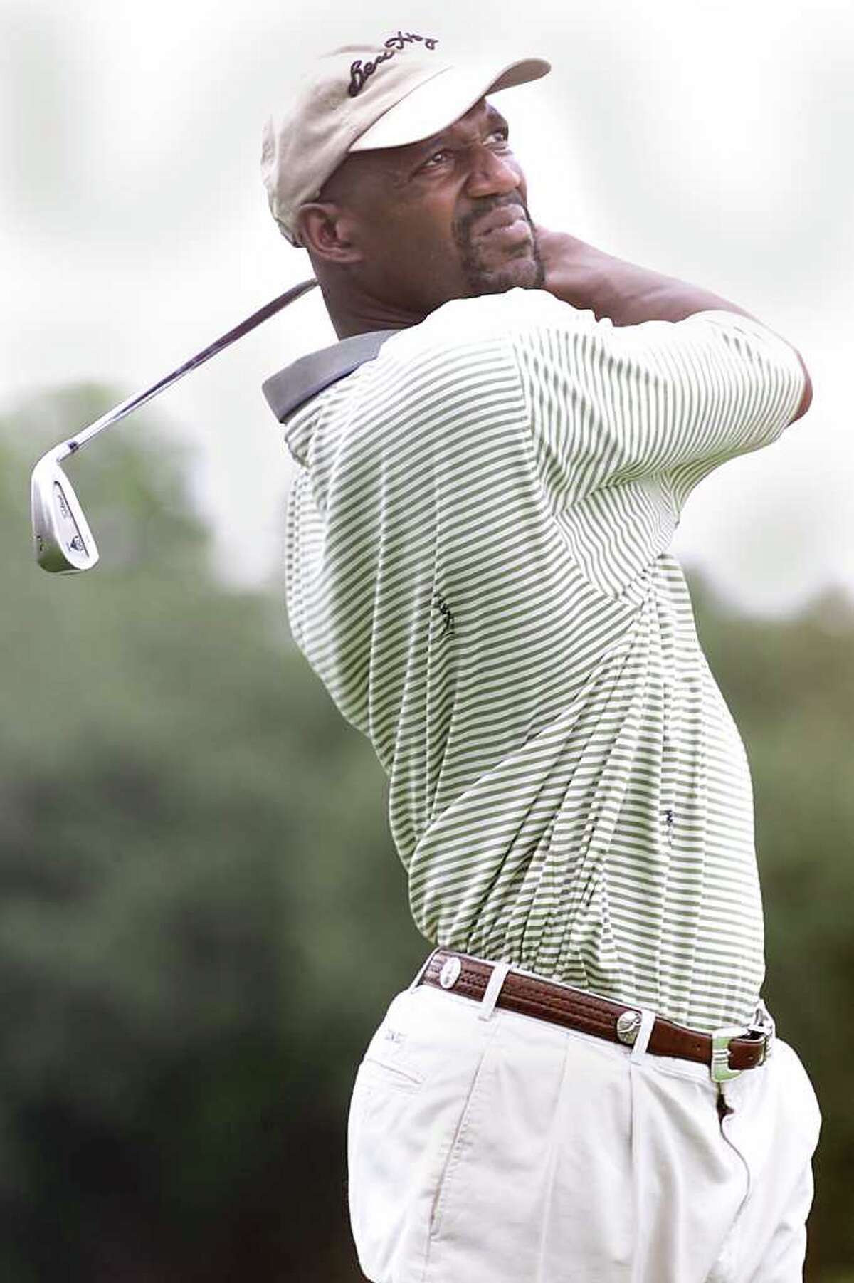 Former Spurs find golf fills competitive void