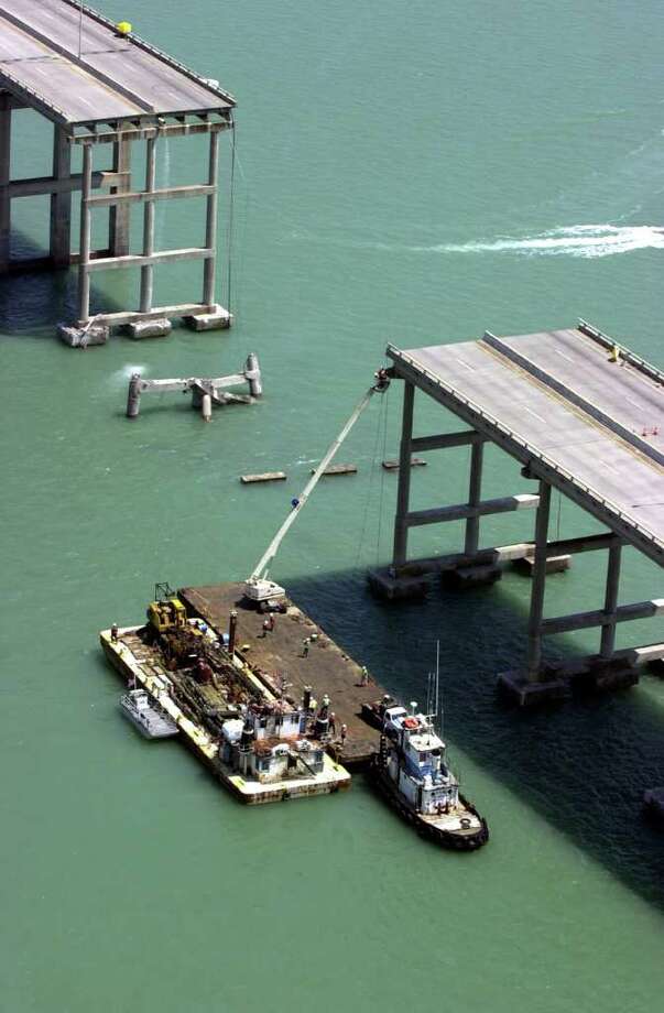 South Padre pauses to remember bridge collapse - San Antonio Express-News