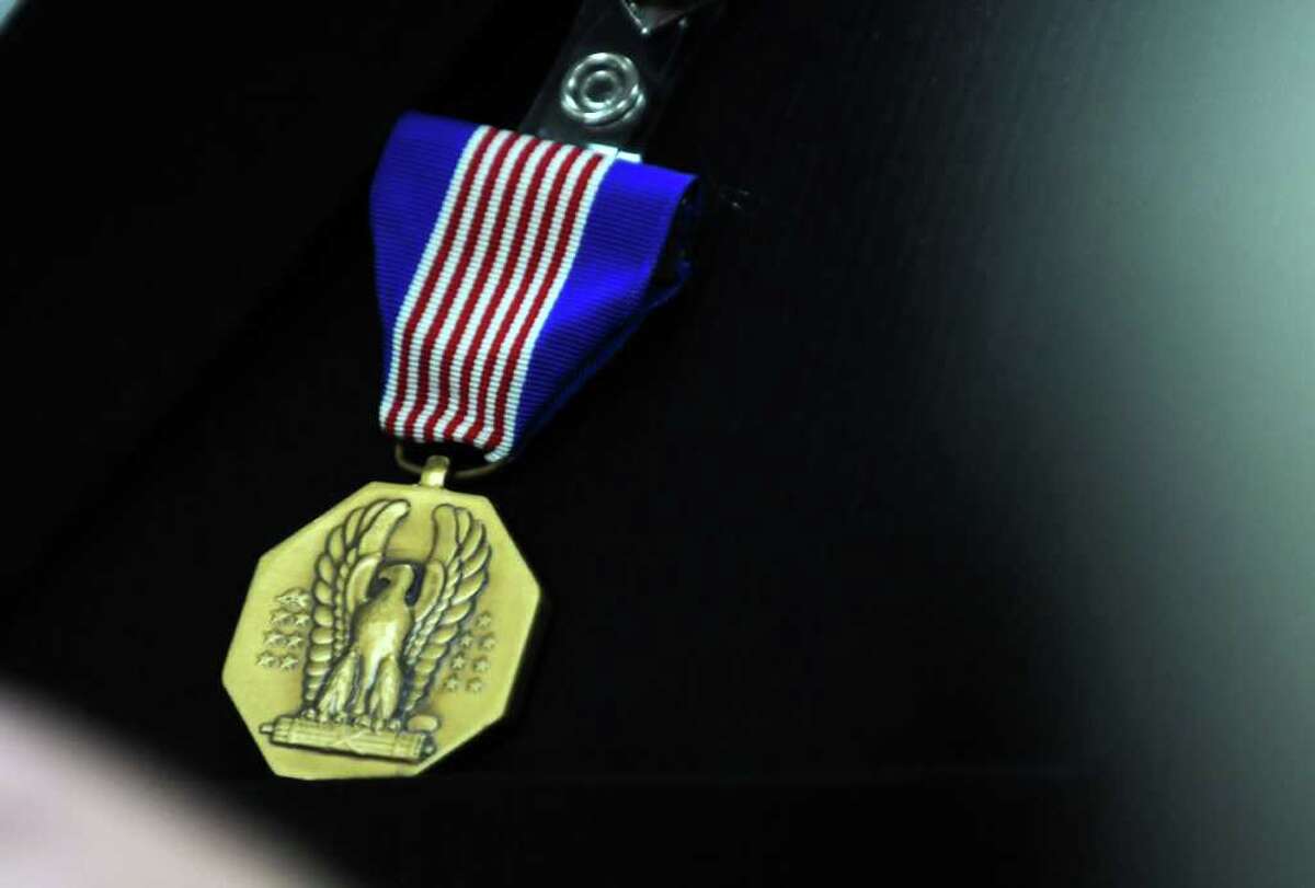 Former Army reservist receives Soldier's Medal for noncombat heroism