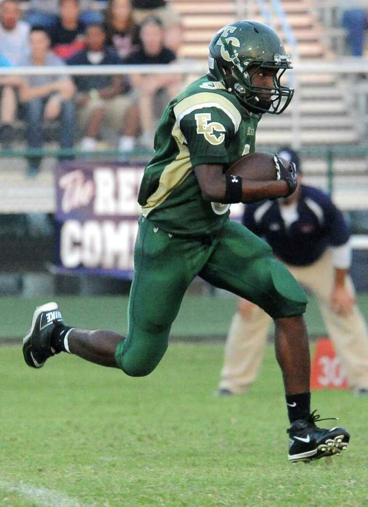 East Chambers football team pulls away from Hardin-Jefferson