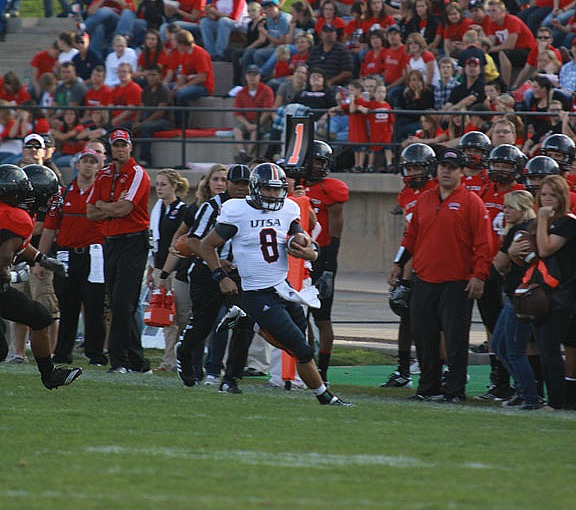 Hispanics making solid contributions to first UTSA football team on ...