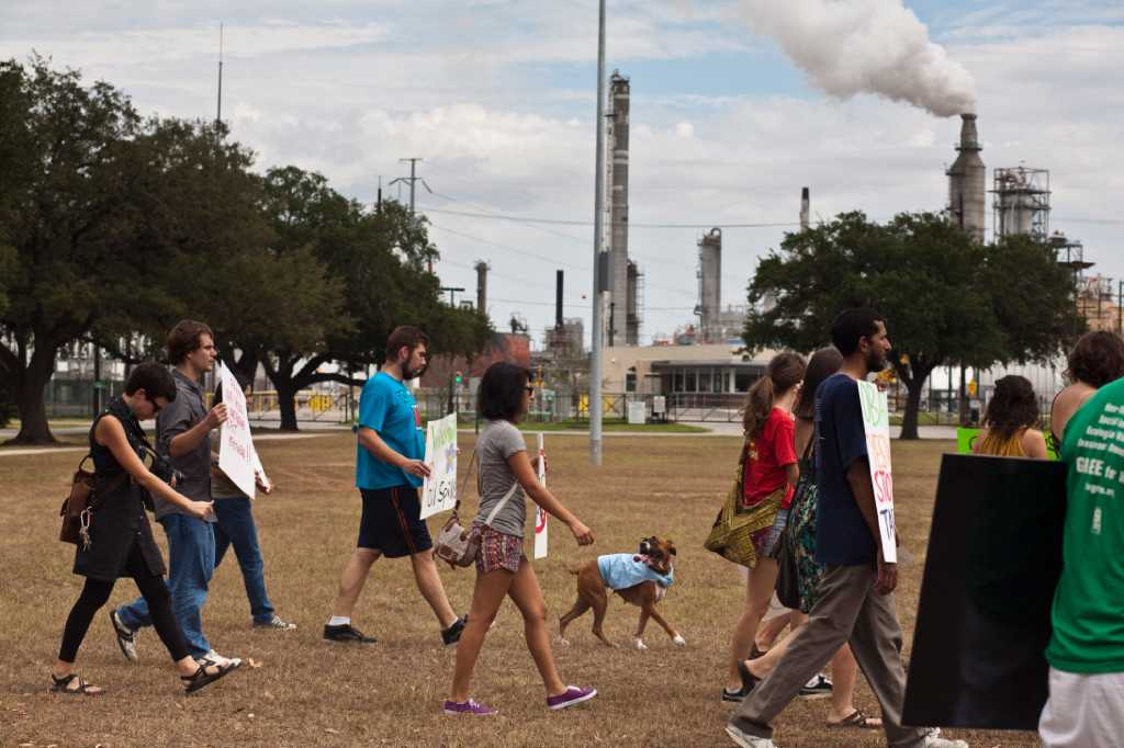 Houstonians protest pipeline plan