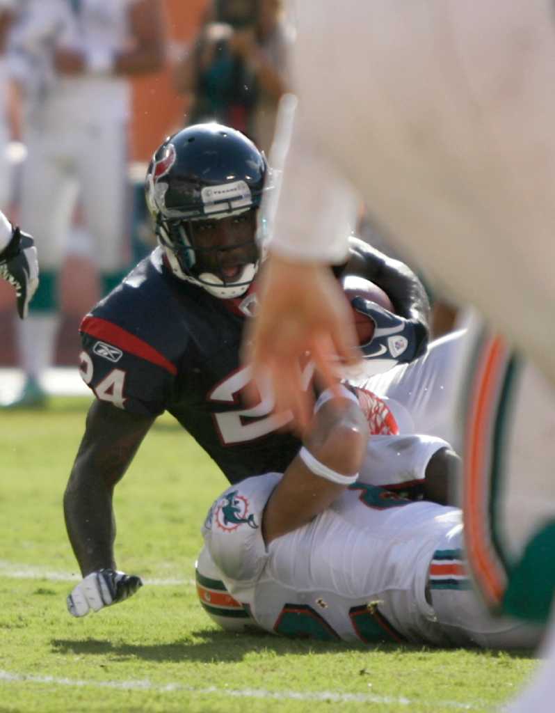 Texans' newcomer Joseph sets proper tone