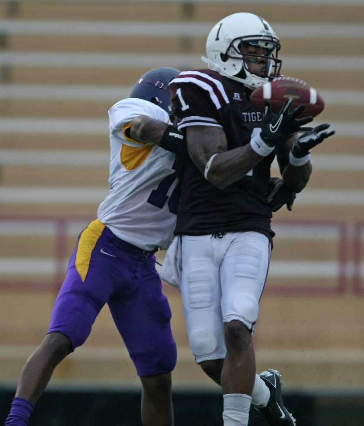 Man who held 'Will Run Routes 4 Food' sign outside NRG cut by Jets
