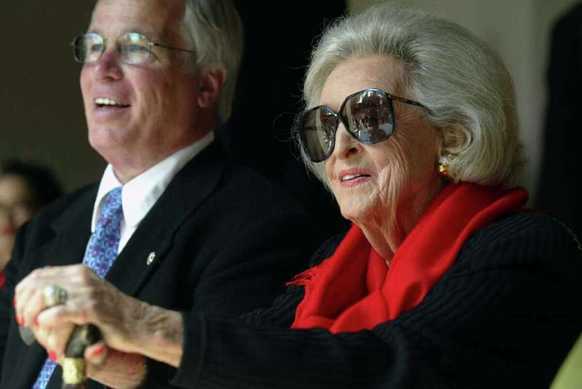 Dolores Hope, wife of Bob Hope, dies at 102