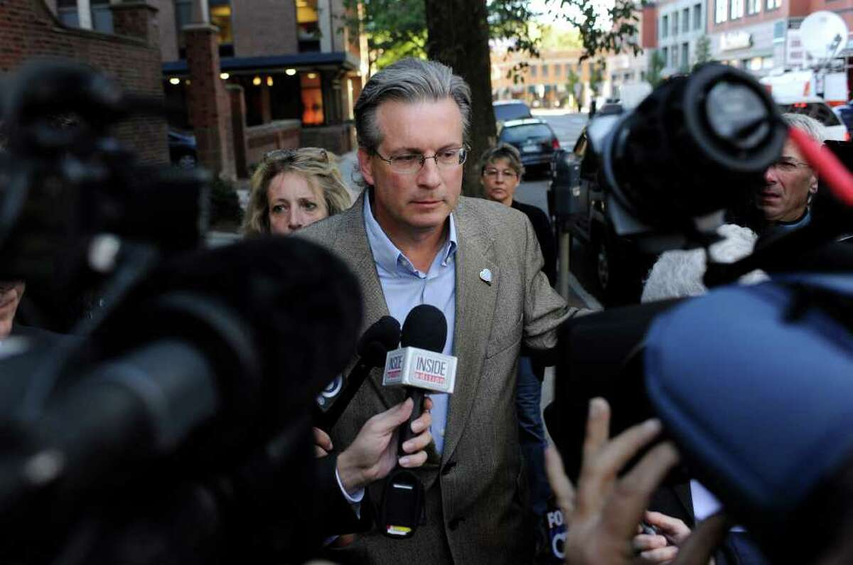 Jurors see grim photos in Joshua Komisarjevsky home invasion trial