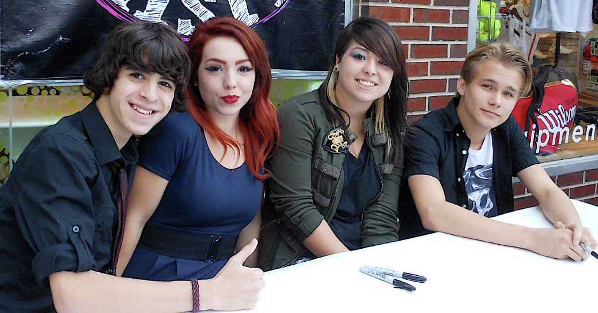 Fans get kick out of meeting Kicking Daisies