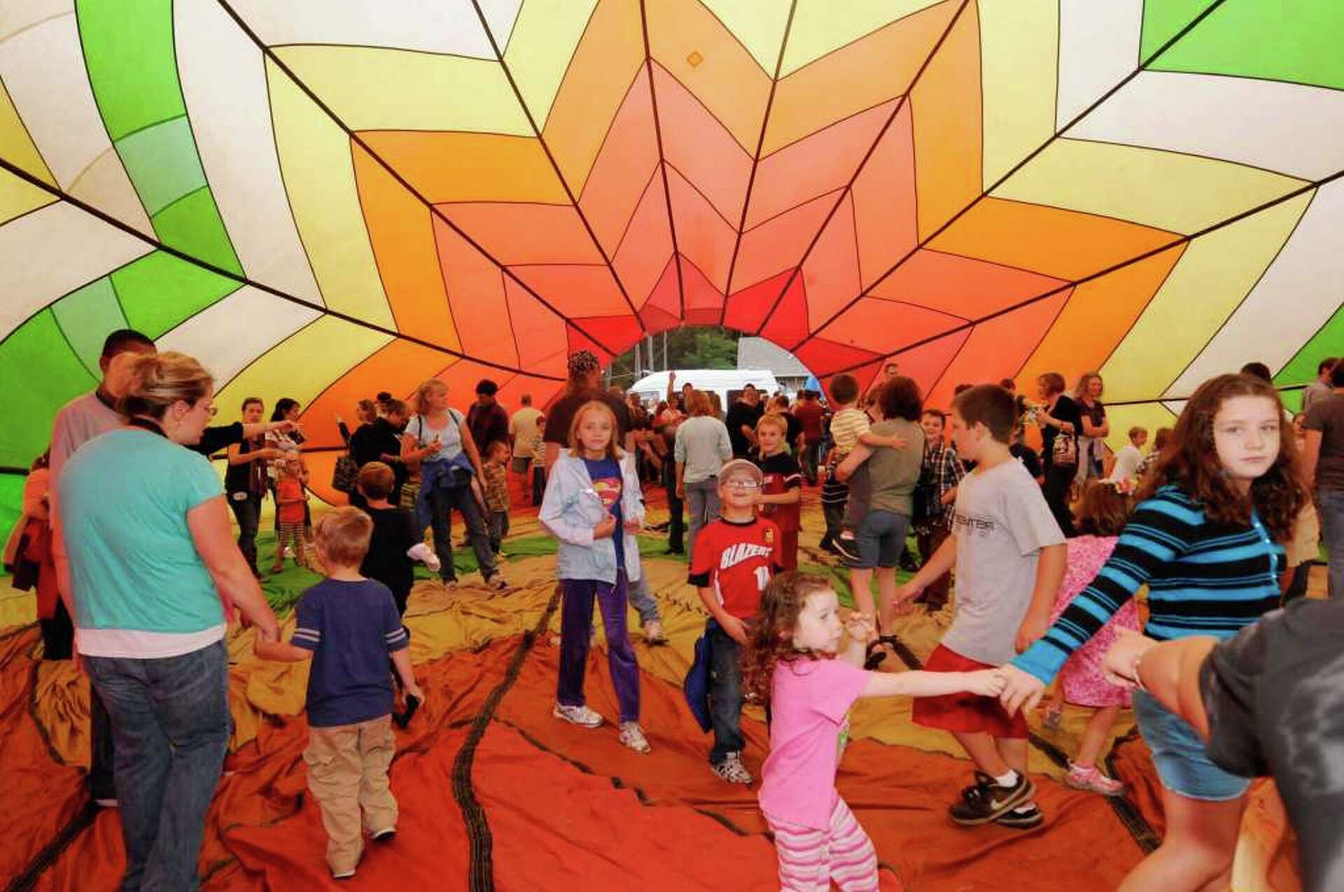 Photos: Balloon festival begins