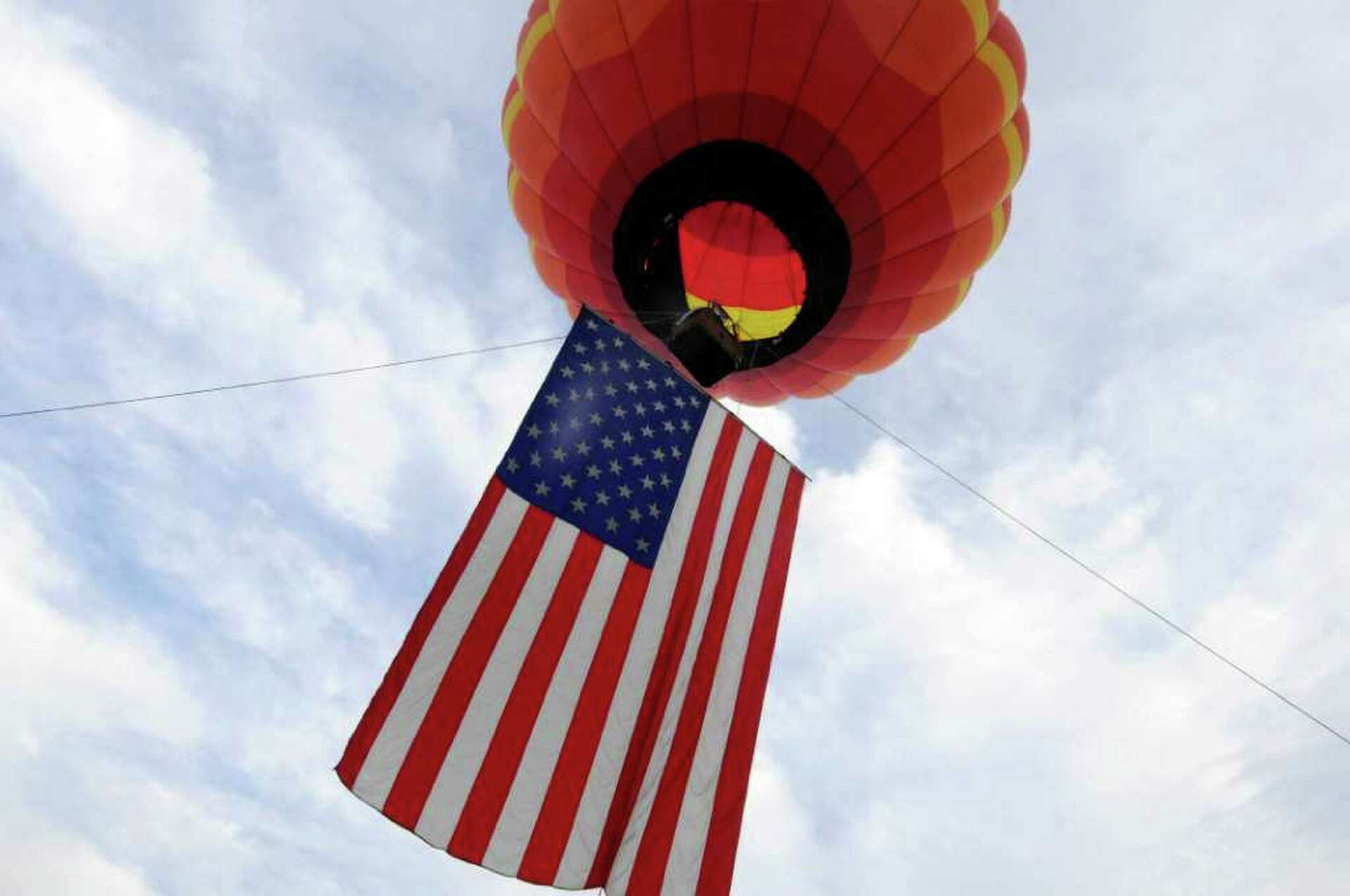 Photos: Balloon festival begins