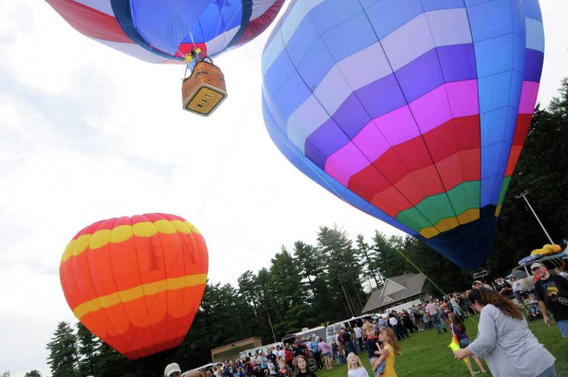 Photos: Balloon festival begins