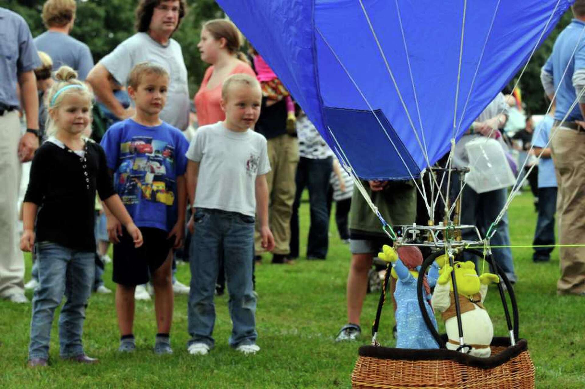 Photos: Balloon festival begins